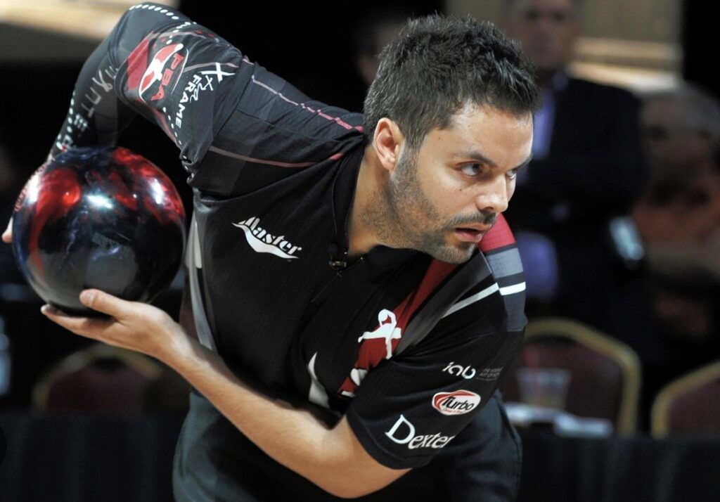 6 Tips for Converting from One-handed to two-handed bowling ...